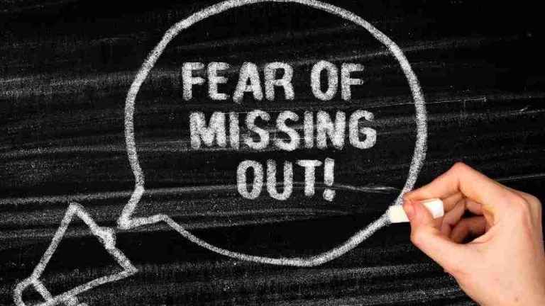 FOMO Meaning & How To Deal With It | ThePleasantMind