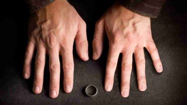 Gamophobia (Fear of Commitment) - Signs, Symptoms and Treatment