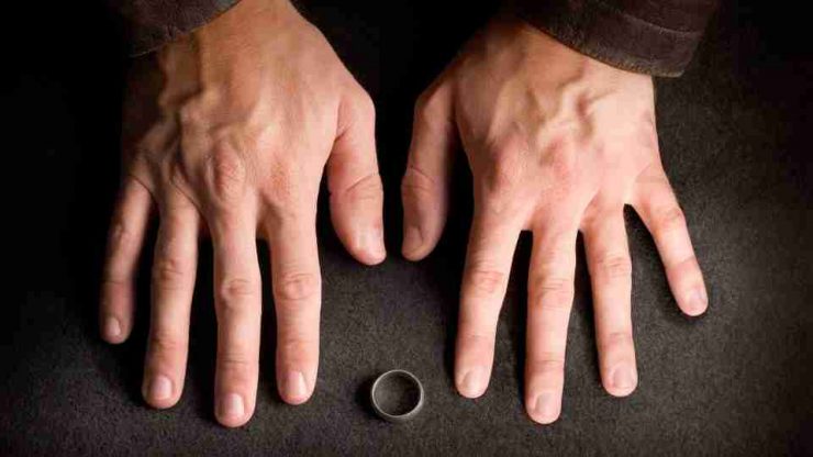 Gamophobia (Fear of Commitment) - Signs, Symptoms and Treatment