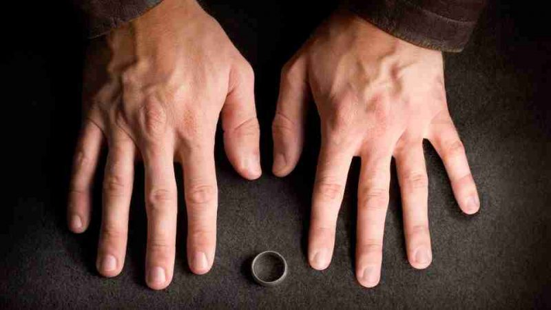 Gamophobia (Fear of Commitment) - Signs, Symptoms and Treatment